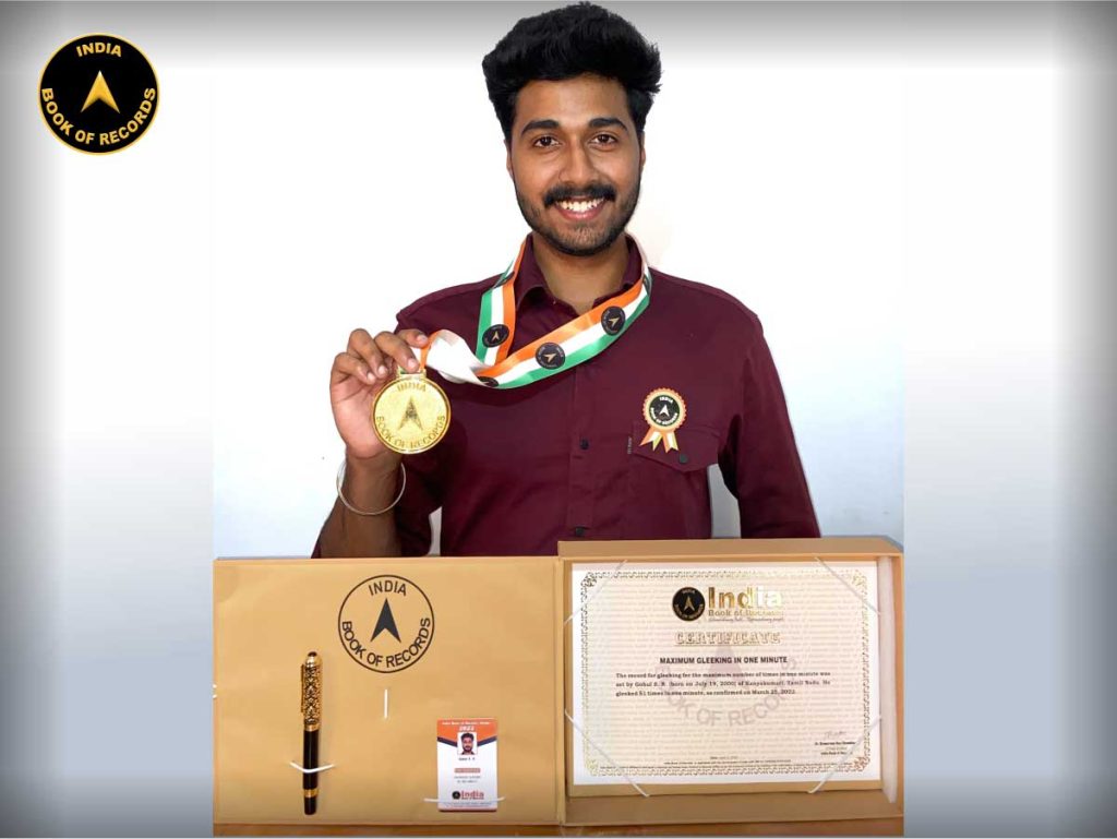 Maximum gleeking in one minute - India Book of Records