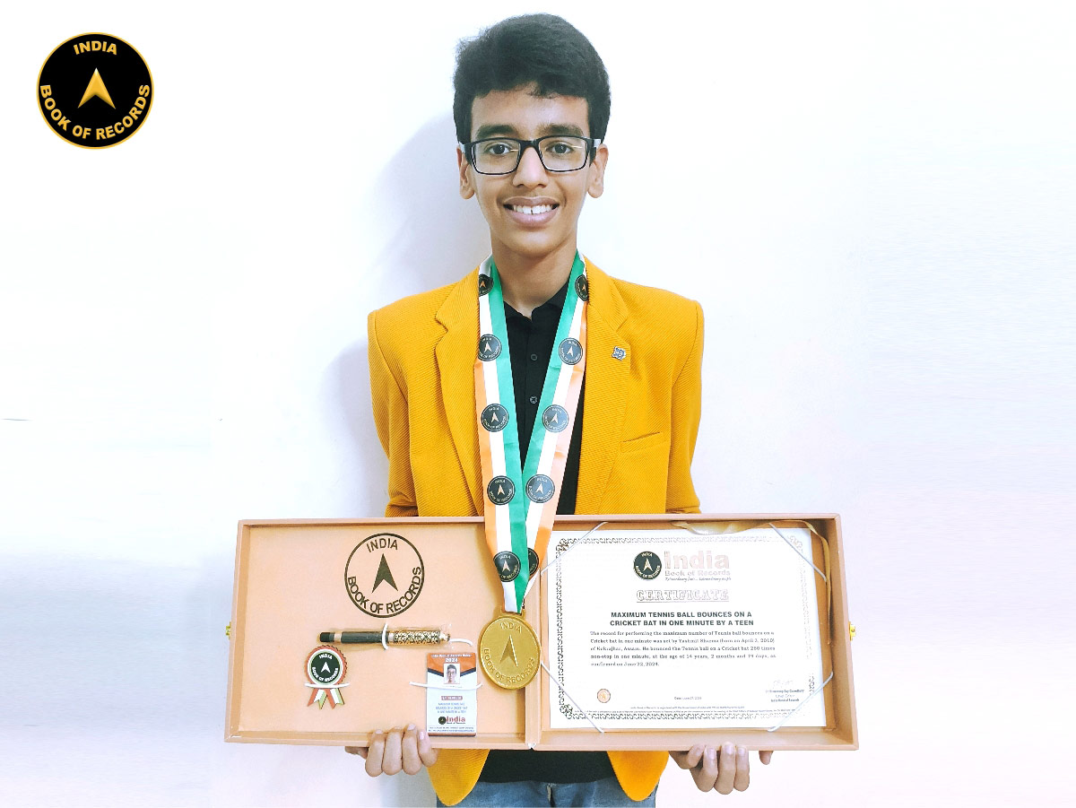 Maximum Tennis ball bounces on a Cricket bat in one minute by a teen ...