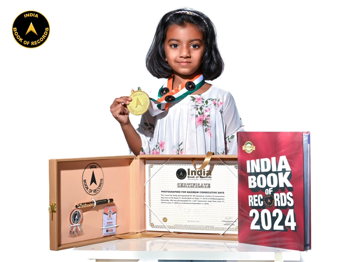Photographed for maximum consecutive days - India Book of Records
