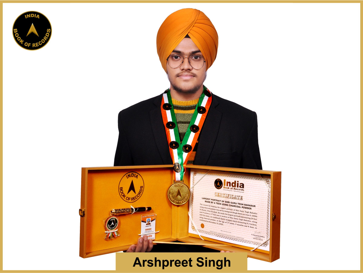 Largest portrait of Shri Guru Tegh Bahadur made by a teen